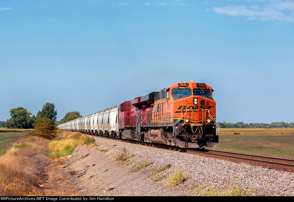 BNSF 7616 East on the Barstow Sub
